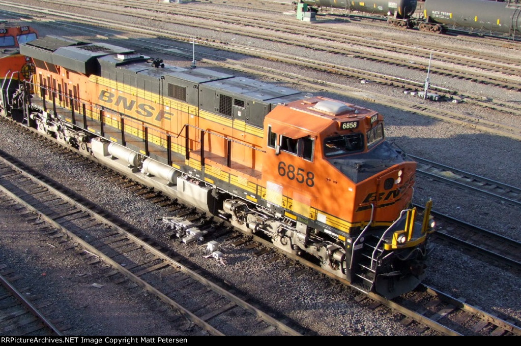 BNSF 6858